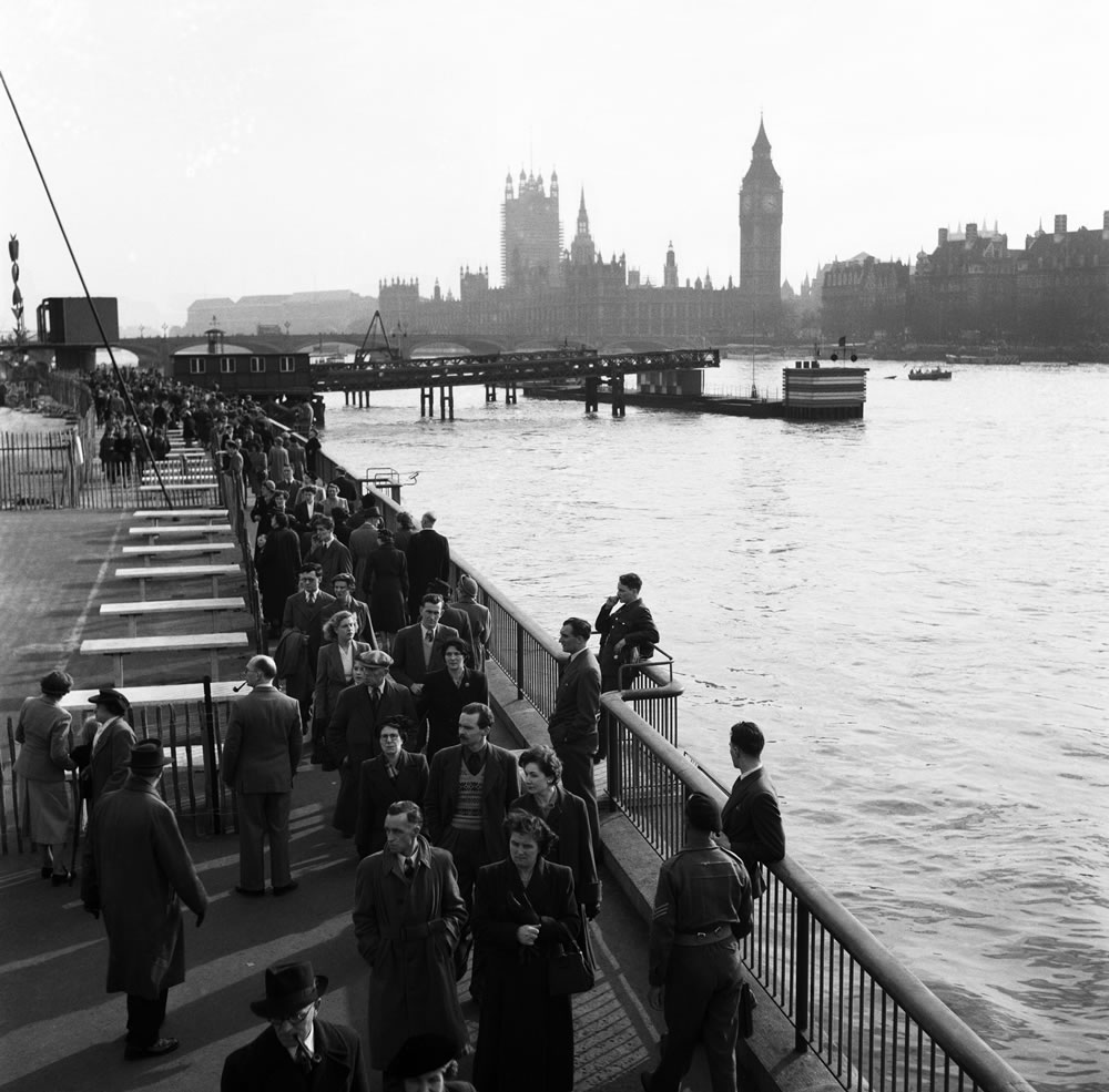 Londons "Killer Fog." Midday, December 12th, 1952 [900x526] : r/HistoryPorn